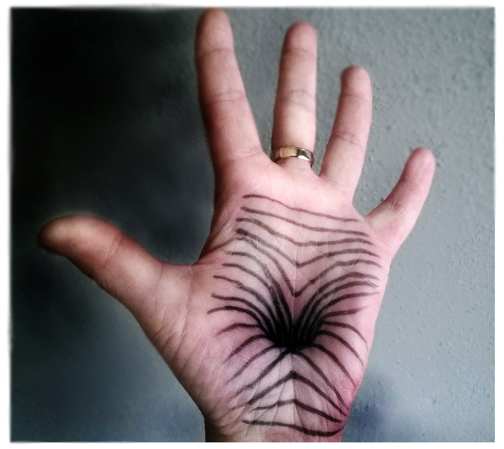 Creepy Hole optical Illusion