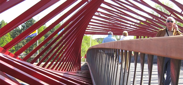 Crazy Twisted Bridge Illusion